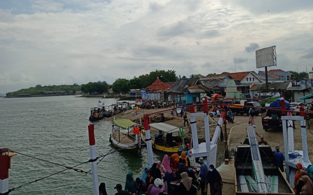 3 Kapal Tongkang Kalianget-Talango Mogok Beroperasi | Madura Today