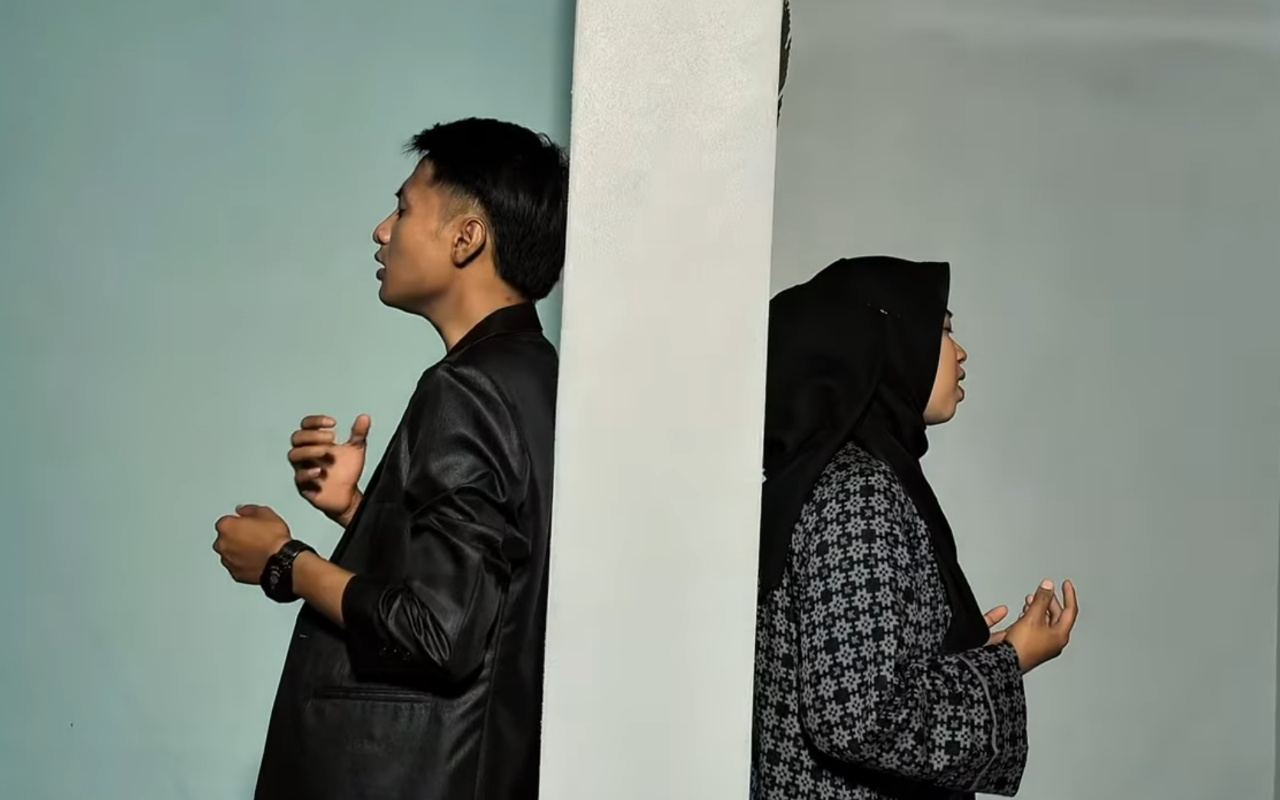 Suara Ceweknya Bikin Meleleh! Ini Lirik Lagu 'Maelang Rassah' yang Baru ...